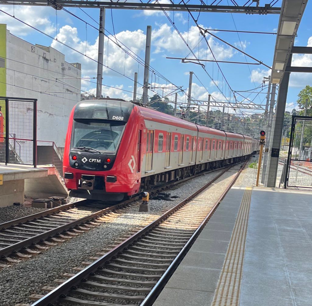 Linha 7-Rubi funcionou com velocidade reduzida nesta terça (12)